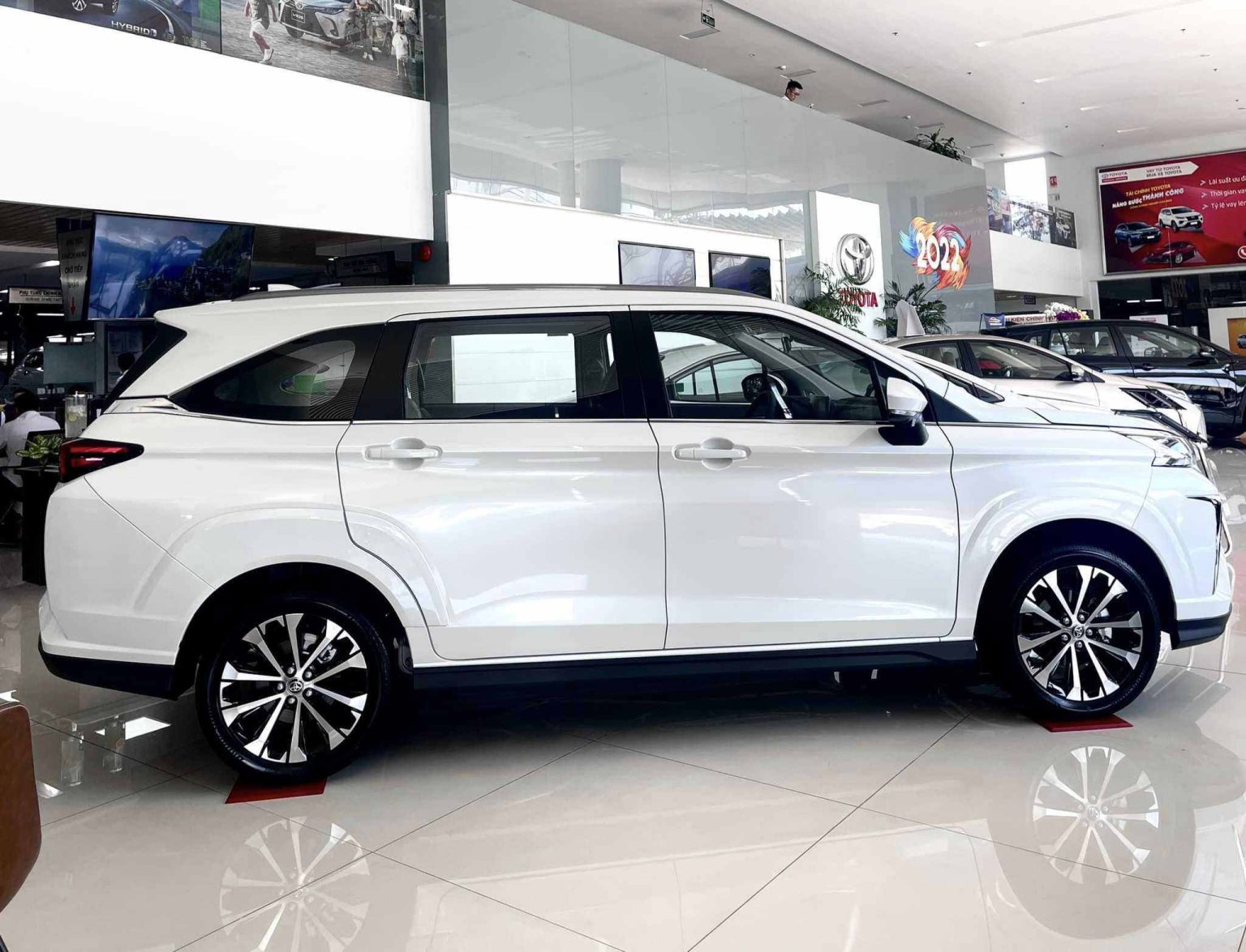 Toyota Veloz 2026: Giá Lăn Bánh, Thông Số, Ưu Đãi (4/2026)